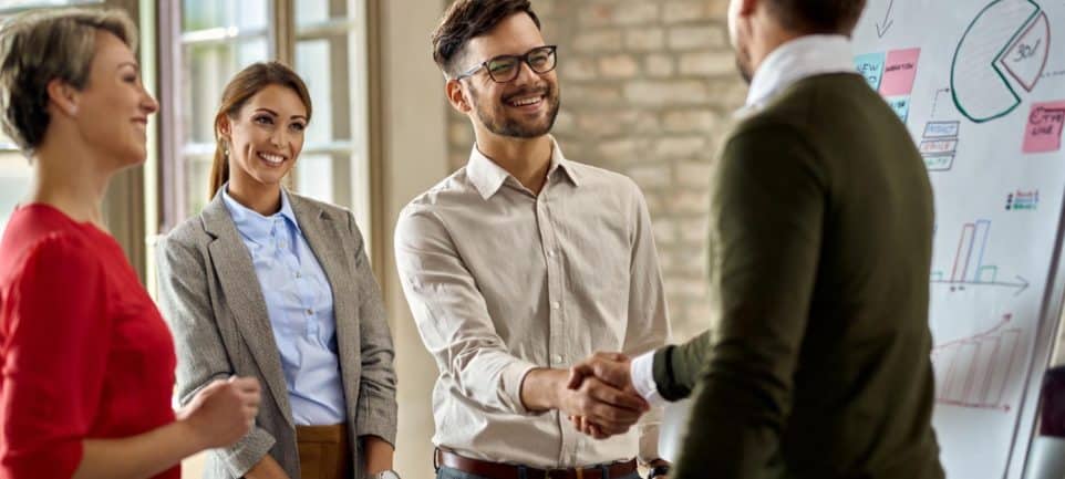 Comment préparer l’arrivée d’un nouvel employé au travail en 4 étapes ...